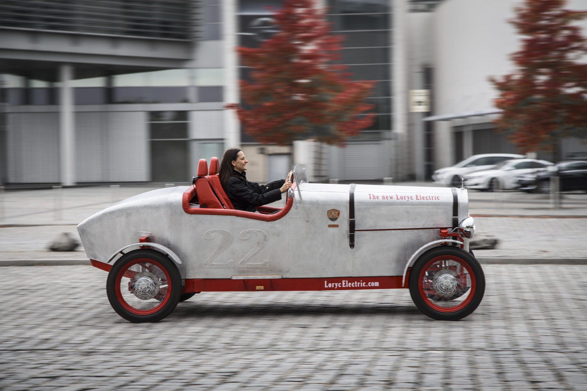Zurück in die Zukunft: Loryc Electric Speedster mit moderner Technik ...